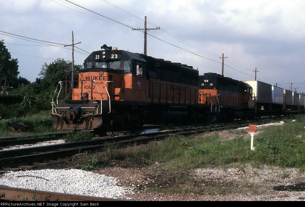 MILW 23 and 19 on #103